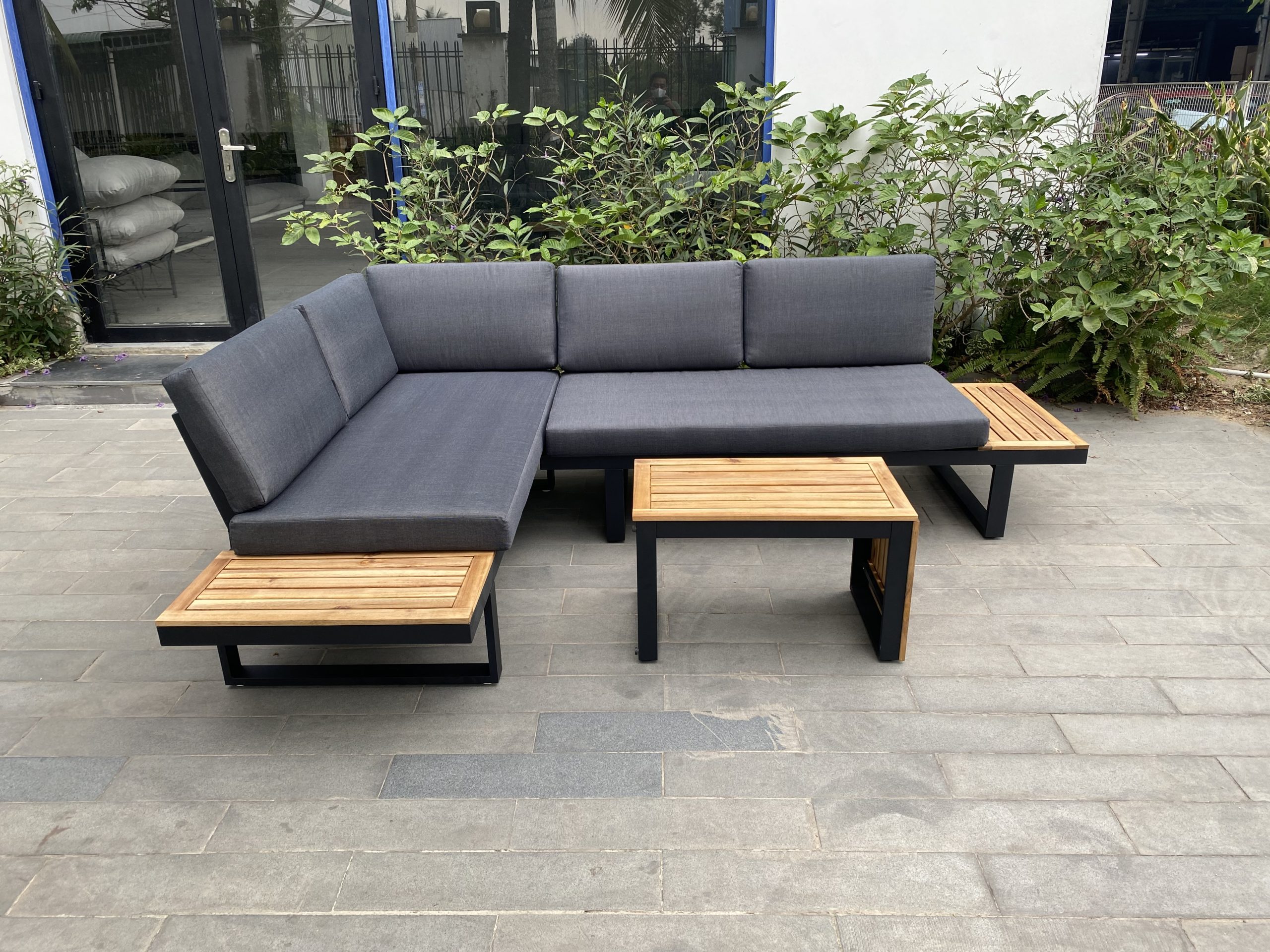 Modulsoffa med bord. - Fika-sourcing